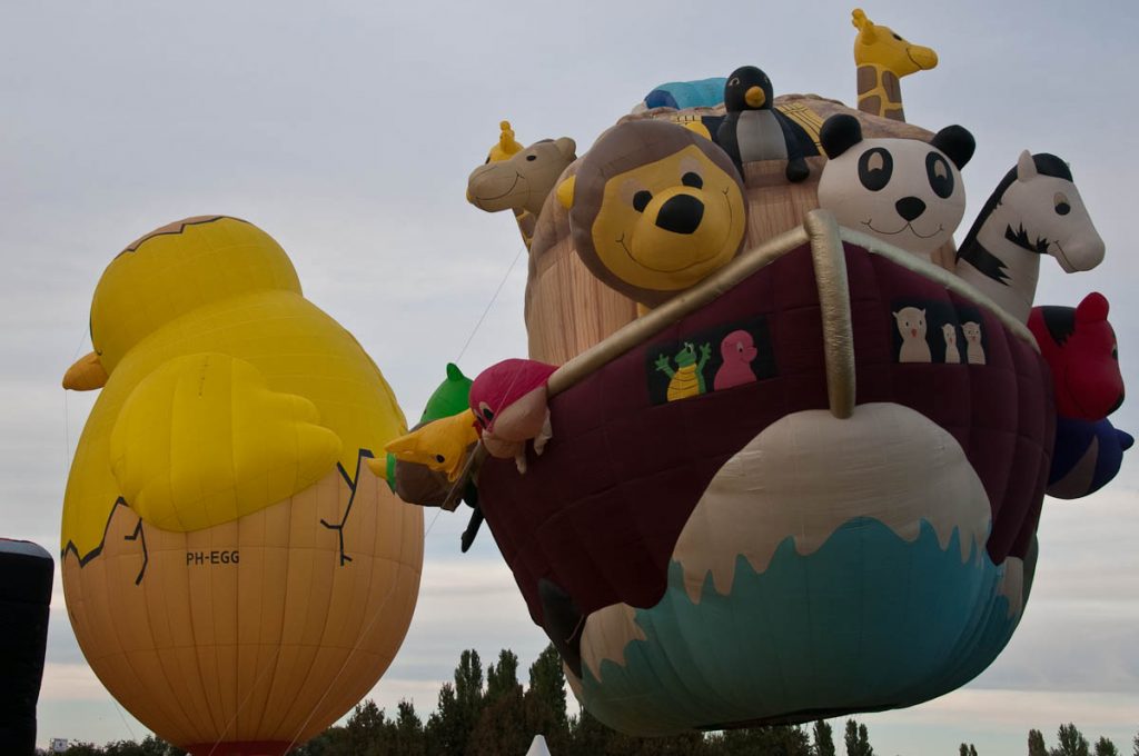 The Chicken and Noah's Ark balloons, Ferrara Balloon Festival 2016 ...