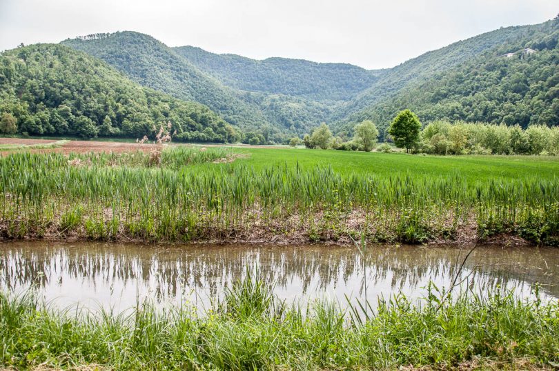 The ditch running paralel to the lake - Lake Fimon, Arcugnano, Vicenza ...