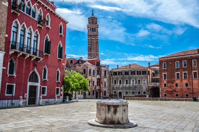 Venice, Italy - How to Visit and Best Things to Do (Maps & Guide)